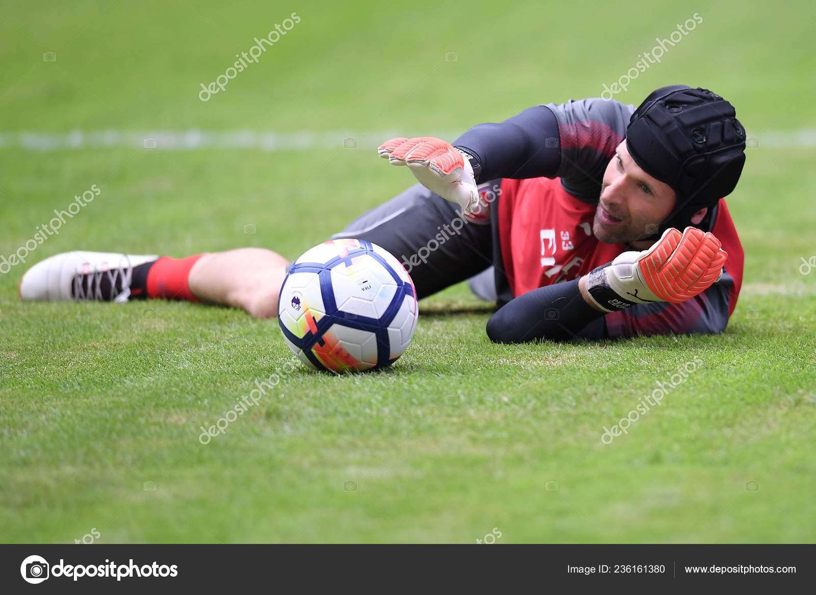 Czech Football Player Petr Cech Arsenal Takes Part Training Session ...