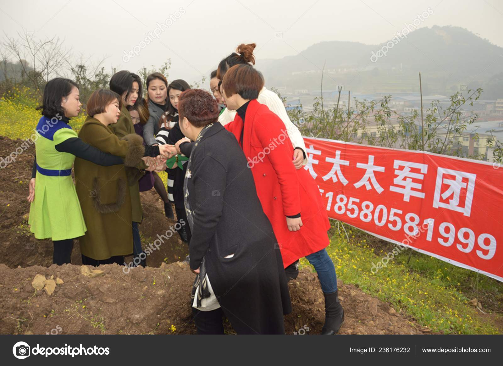Chinese Women Cheer Themselves Lying Earthy 'Tombs' Unusual Ritual Help ...