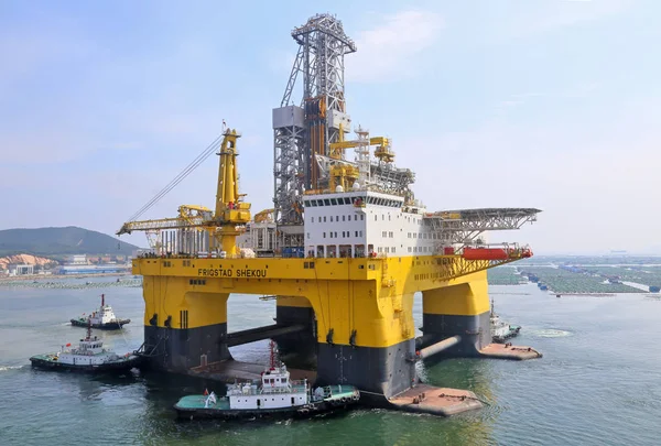 Ultra Deep Water Semi Submersible Drilling Rig Blue Whale Which – Stock ...