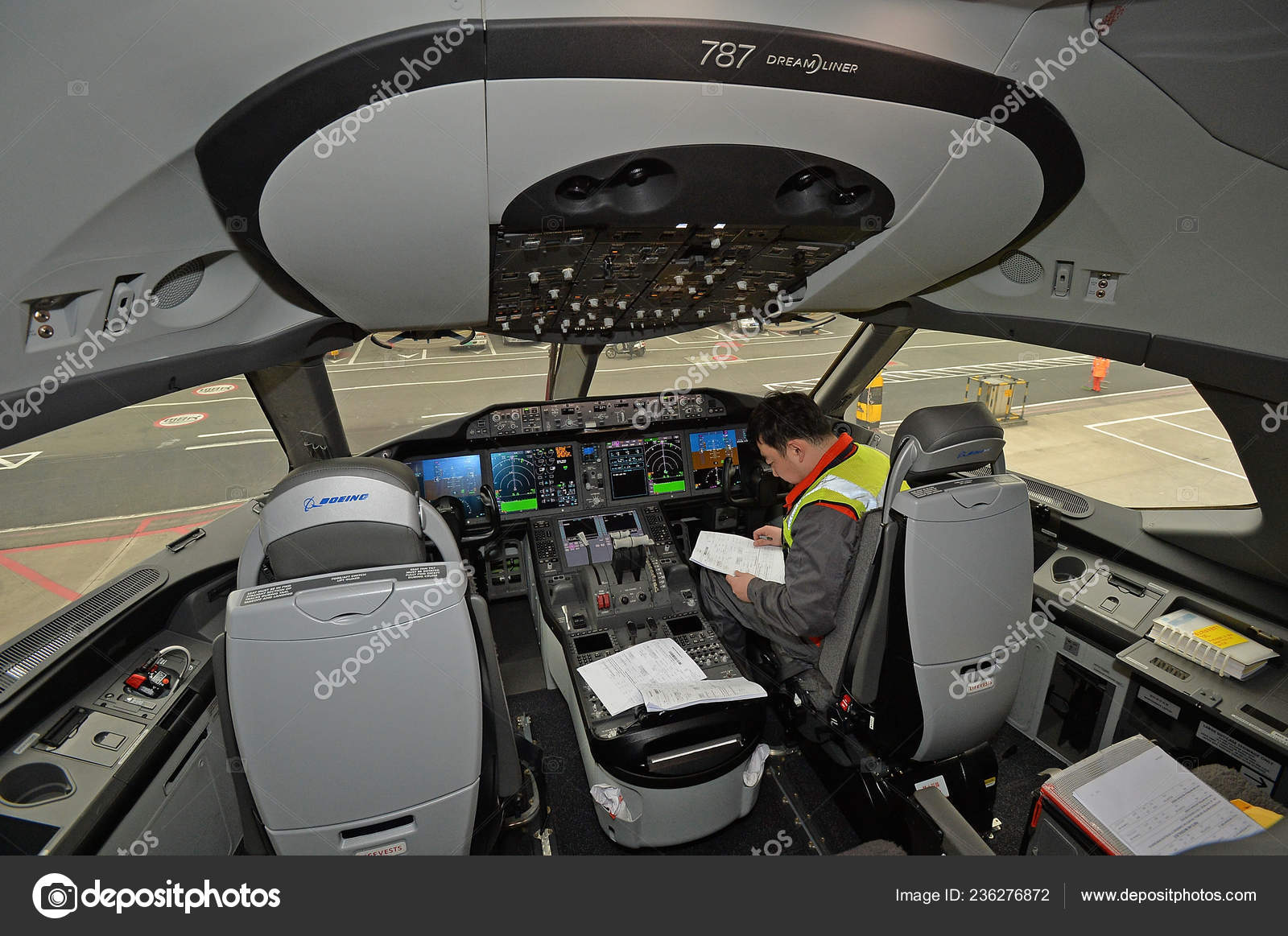 Boeing 787 Dreamliner Cockpit Interior