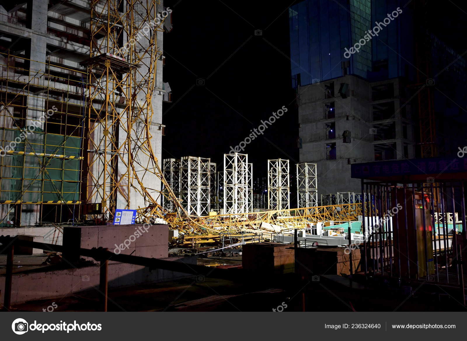 Estructura Acero Deformada Una Grúa Torre Colapsada Sitio Construcción ...