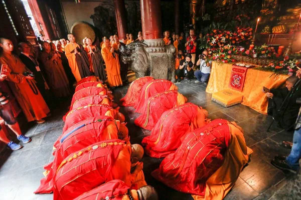 Cérémonies religieuses Stock Photos, Royalty Free Cérémonies ...