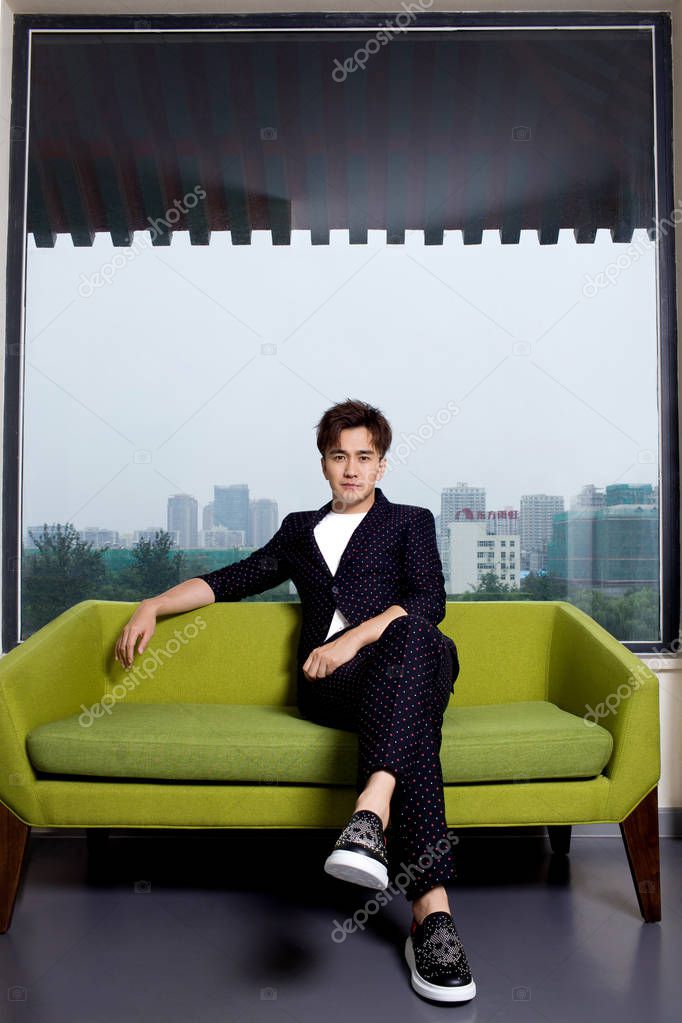 El actor chino Zhai Tianlin posa para fotos de retratos durante una ...