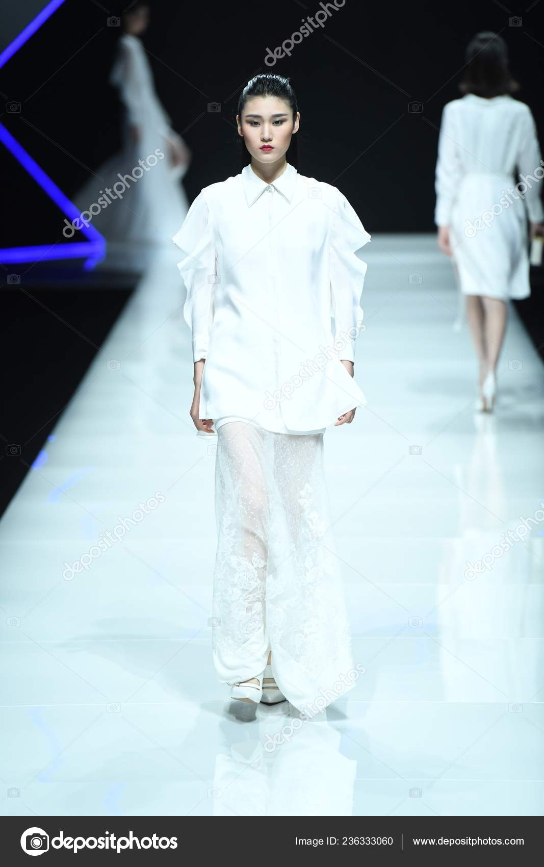 Model Displays New Creation Asahi Kasei Chinese Fashion Designer ...