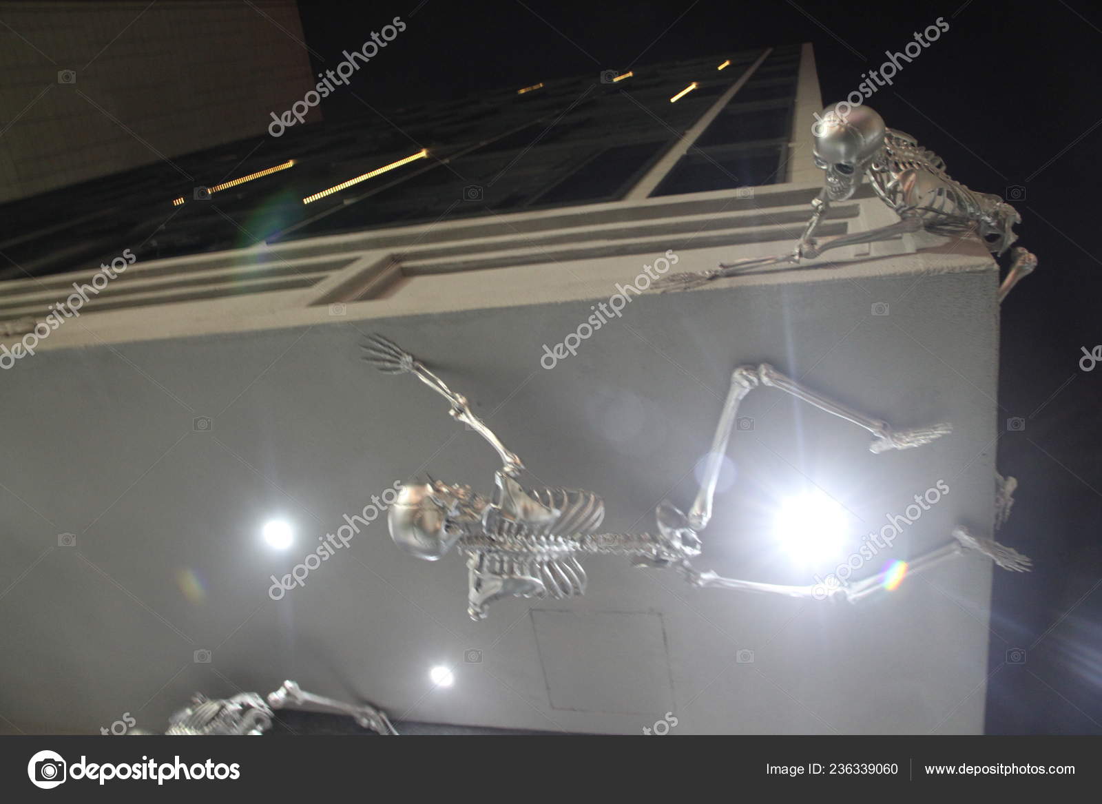 Skeleton Sculptures Climb Shopping Mall Attract Customers Ji'nan City ...
