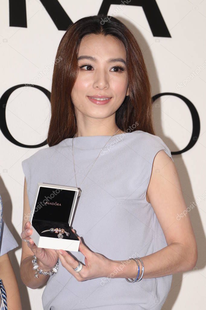 La cantante y actriz Hebe Tien Fu-chen del grupo femenino taiwanés S.H ...