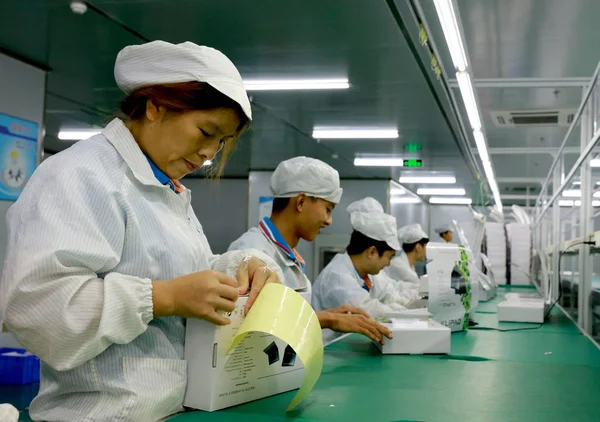 File Chinese Workers Produce Electronic Products Assembly Line Factory Huaying – Stock Editorial ...