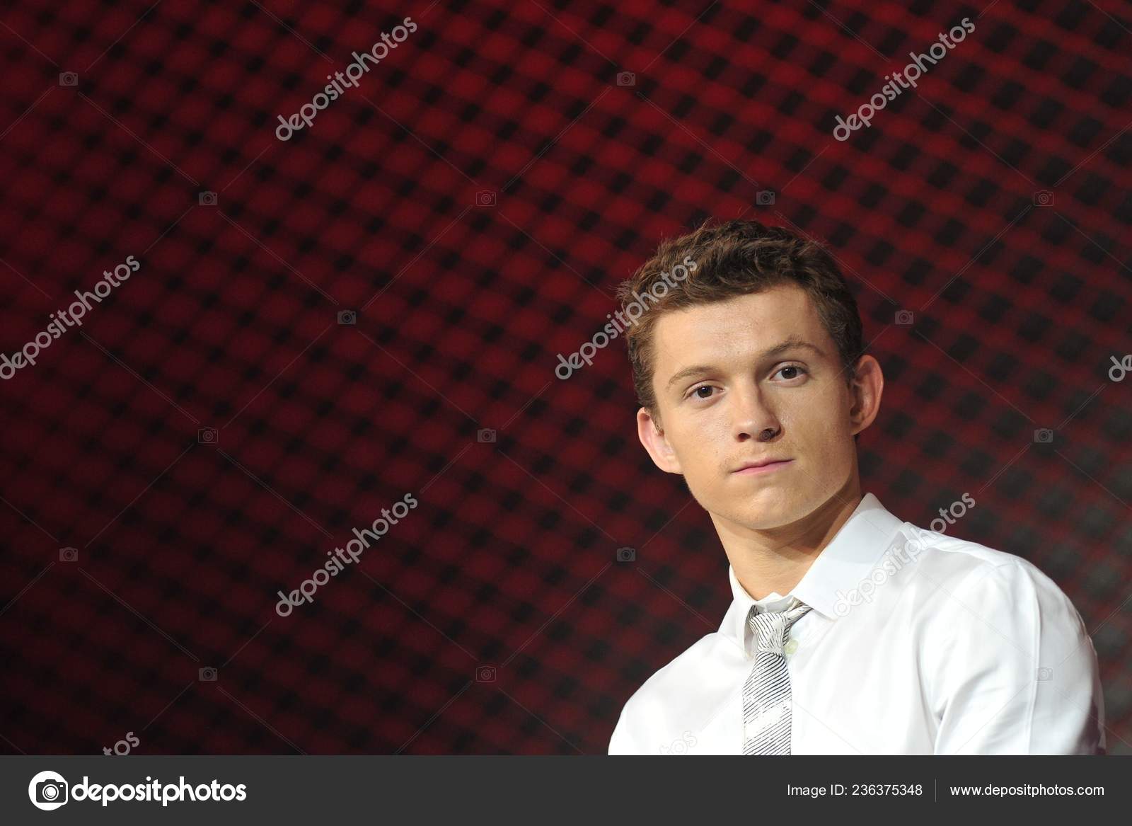 Actor Inglés Tom Holland Asiste Evento Estreno Para Nueva Película ...