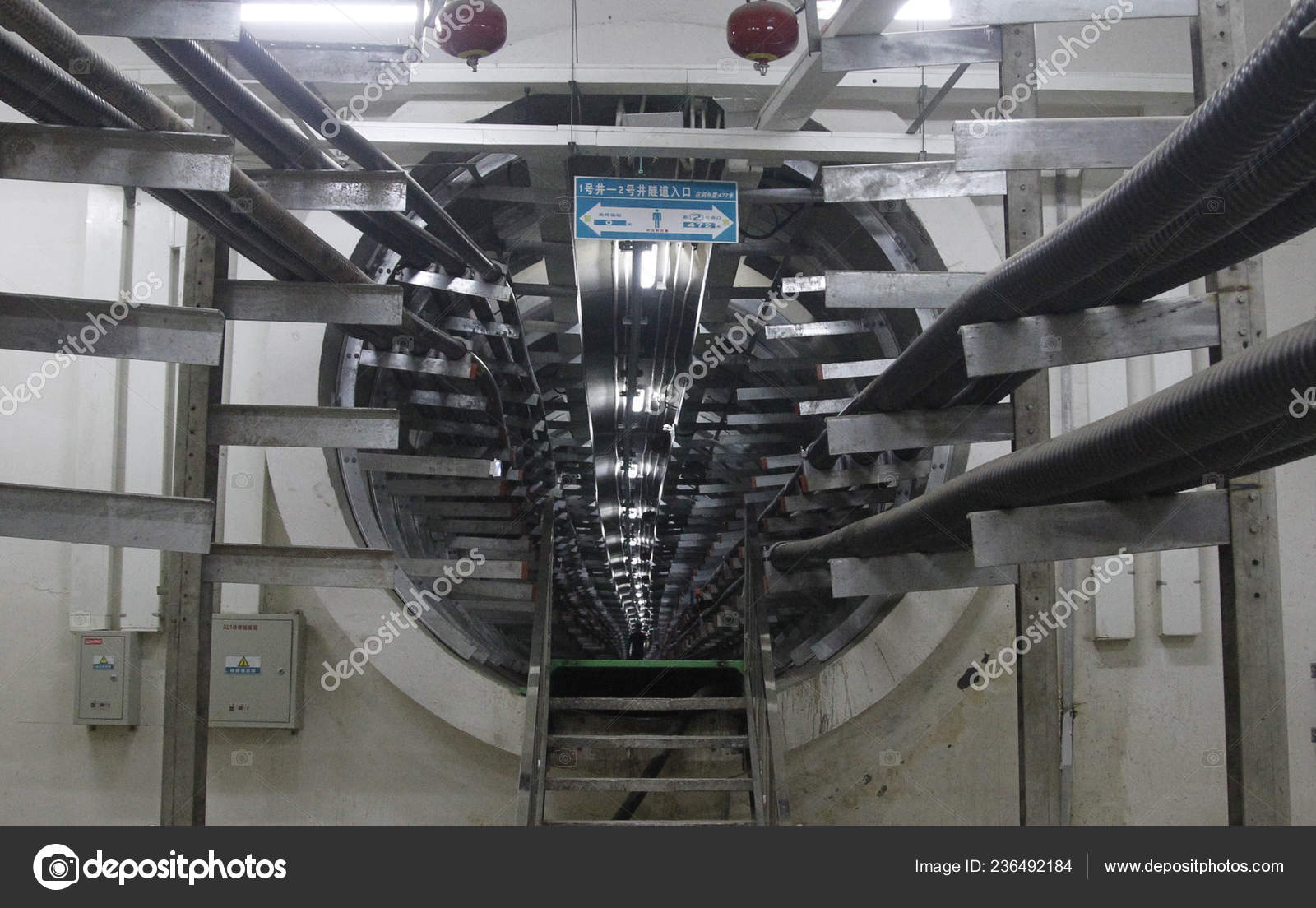 Robot Inteligente Realiza Monitoreo Tiempo Real Las Condiciones Túnel ...