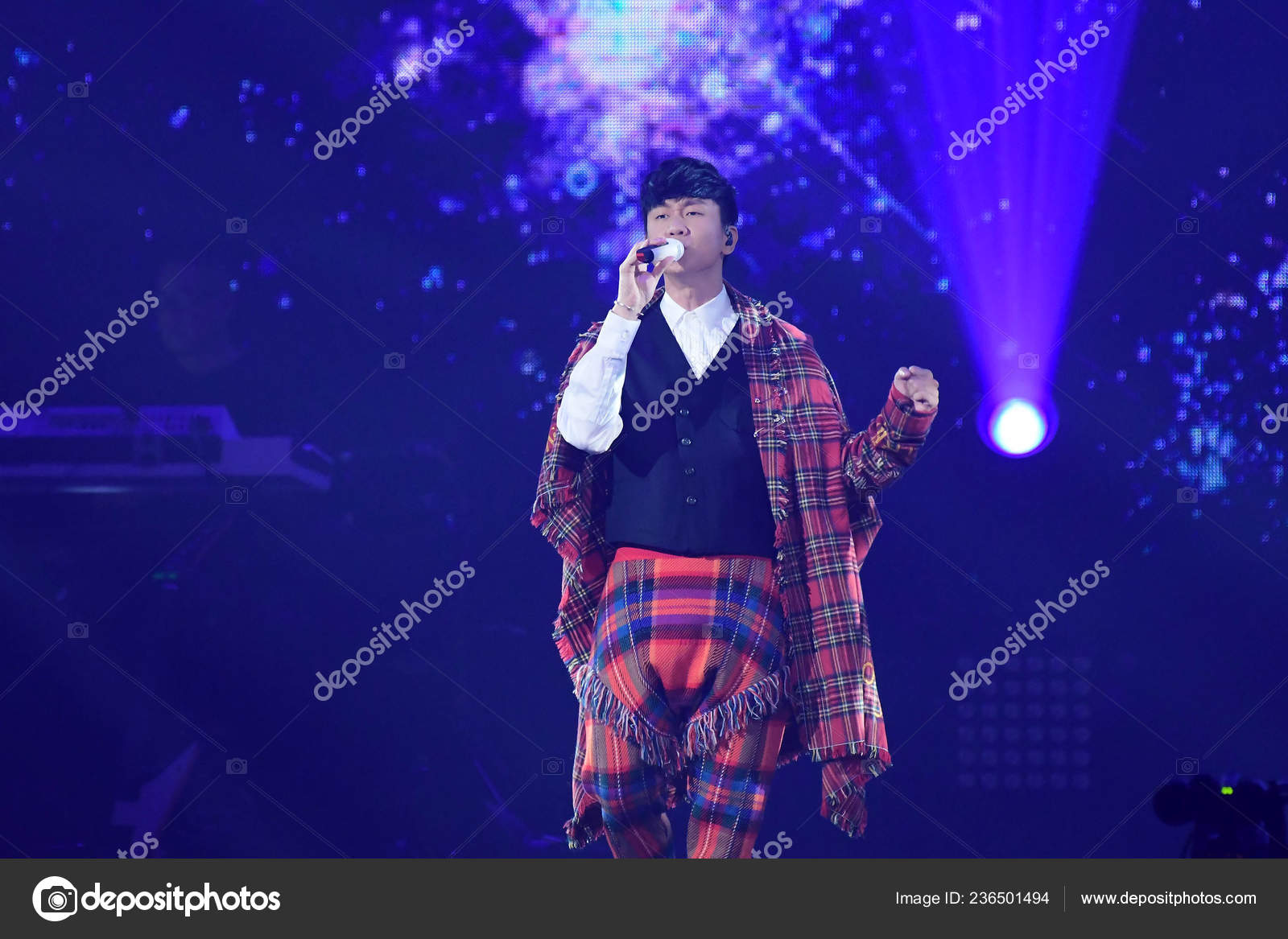 Singaporean Singer Lin Performs Second Taipei Concert Taiwanese Singer ...