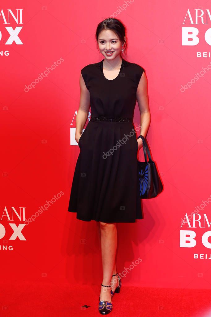 La modelo china y Miss Mundo Zhang Zilin posa mientras llega a la ...