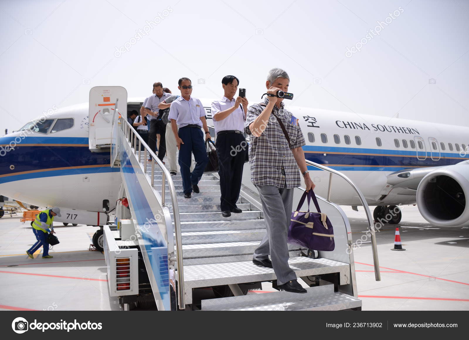 Passengers Deplane Jet Plane China Southern Airlines Arriving Shache ...