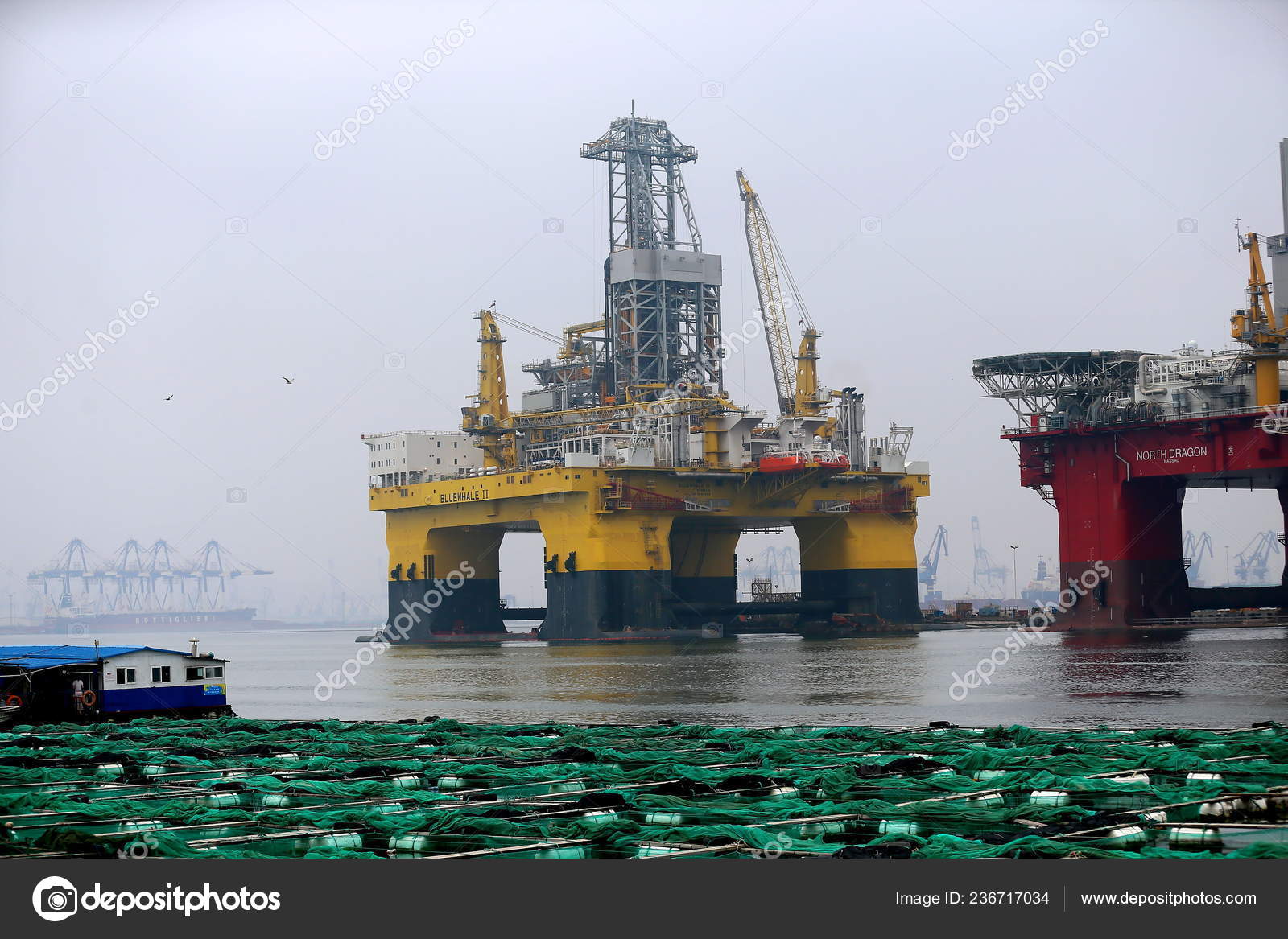 Ultra Deep Water Semi Submersible Drilling Rig Blue Whale Which – Stock ...