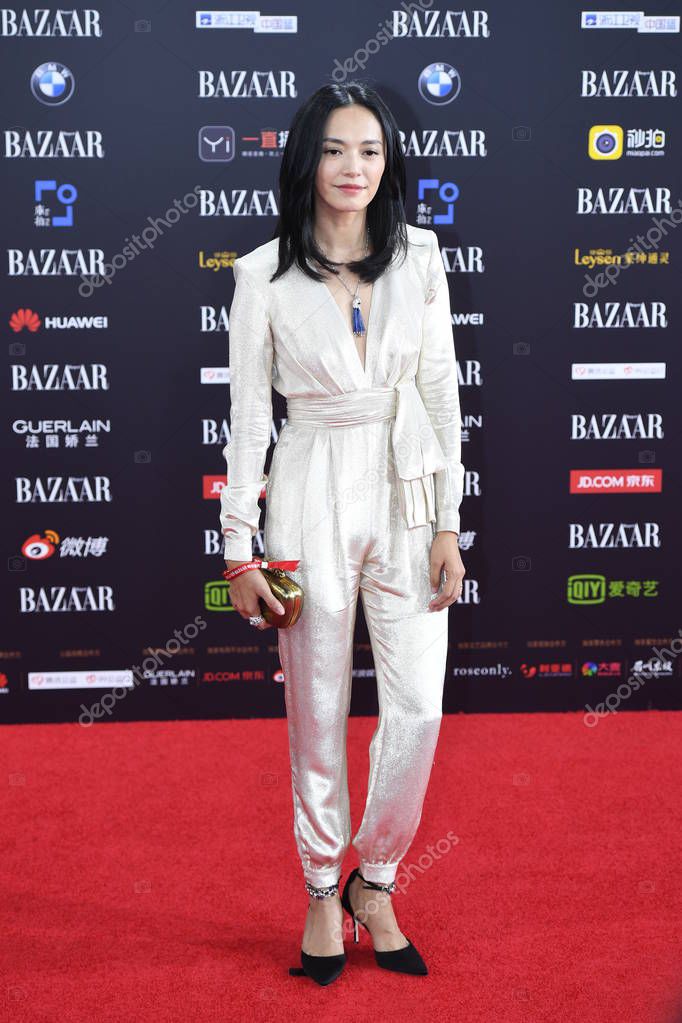 La actriz china Yao Chen posa mientras llega a la alfombra roja para la ...
