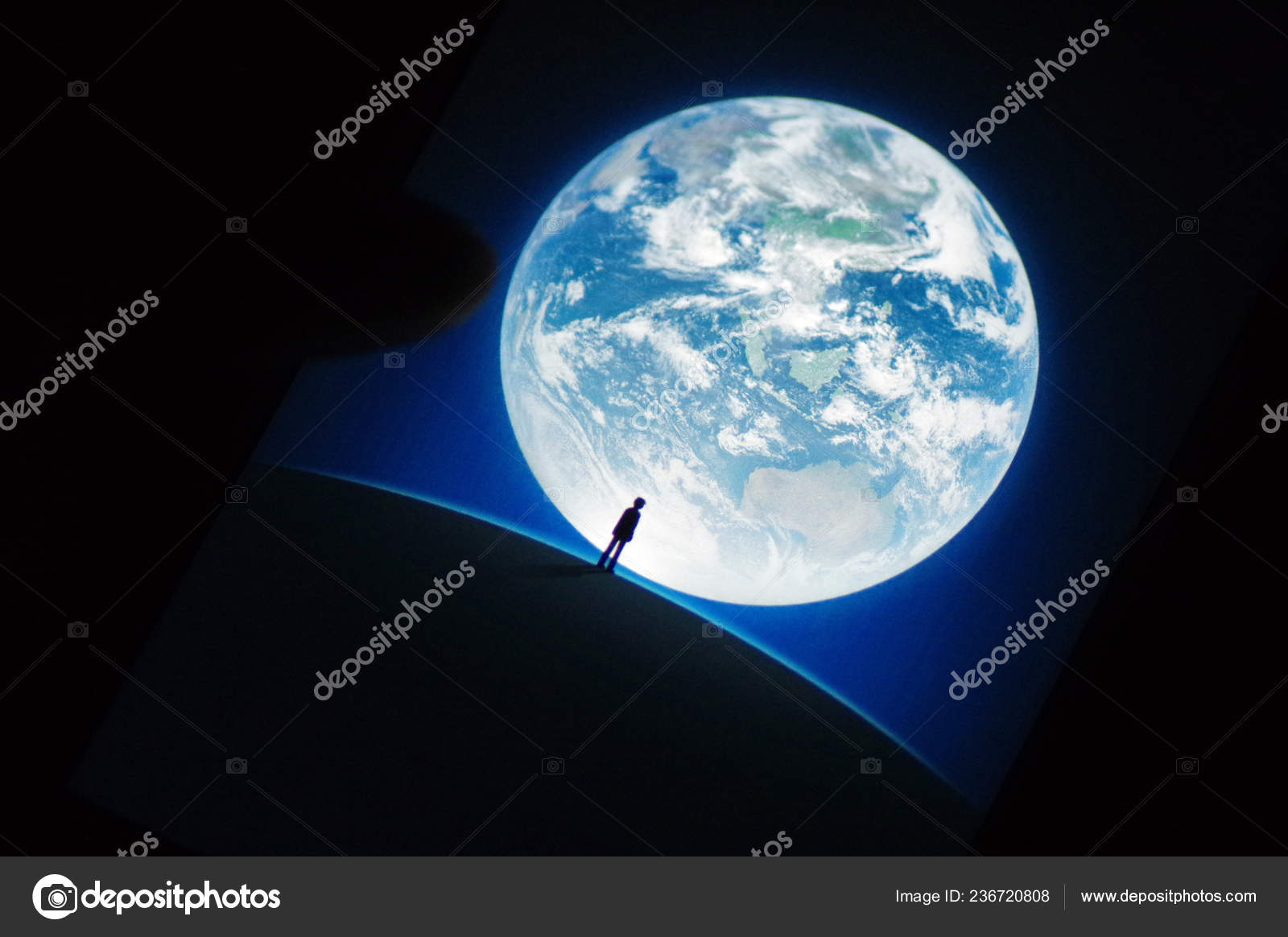 New Startup Screen Messaging App Weixin Wechat Tencent Shows Image ...