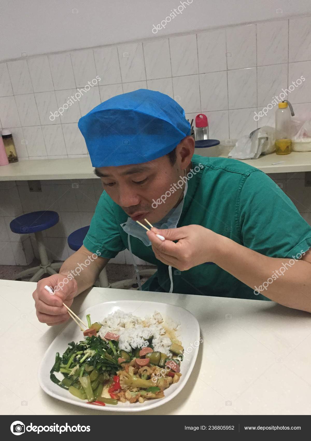 Chinese Surgeon Zhou Jianbo Eats Lunch Cotton Swabs Chopsticks Hunan ...