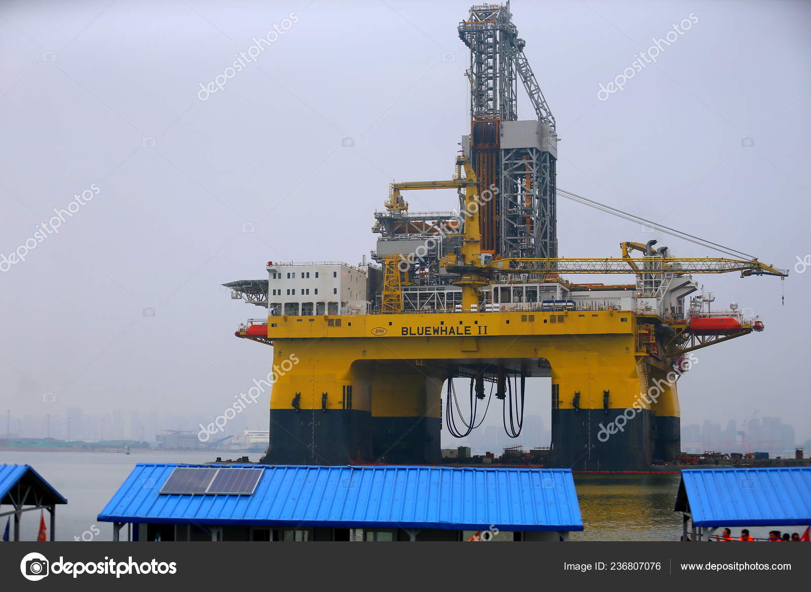 Ultra Deep Water Semi Submersible Drilling Rig Blue Whale Which — Stock ...