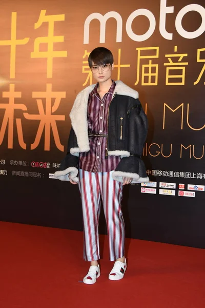 Chinese Singer Hua Chenyu Poses Red Carpet Arrives Broadcasting ...