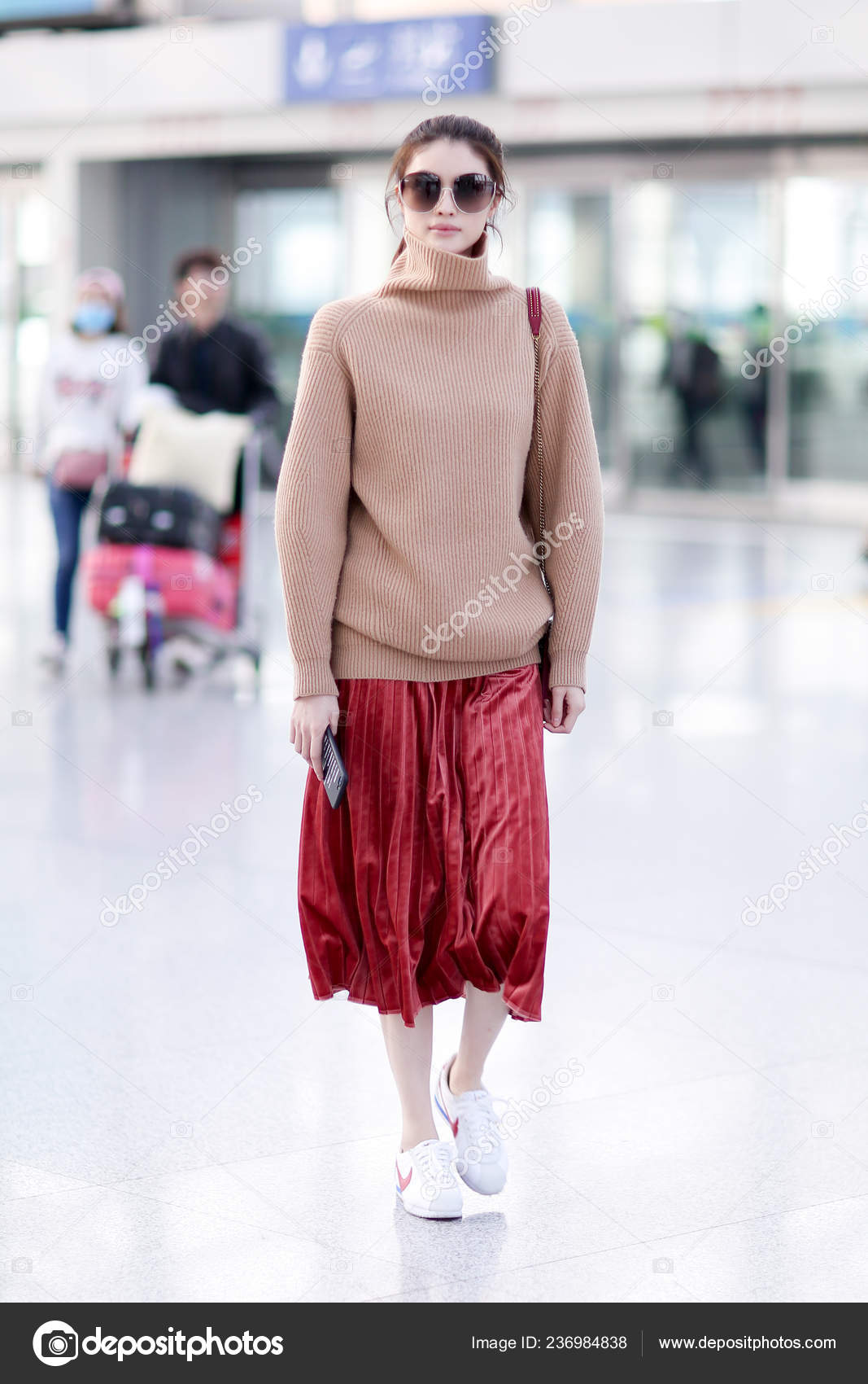 Chinese Model Sui Pictured Beijing Capital International Airport ...