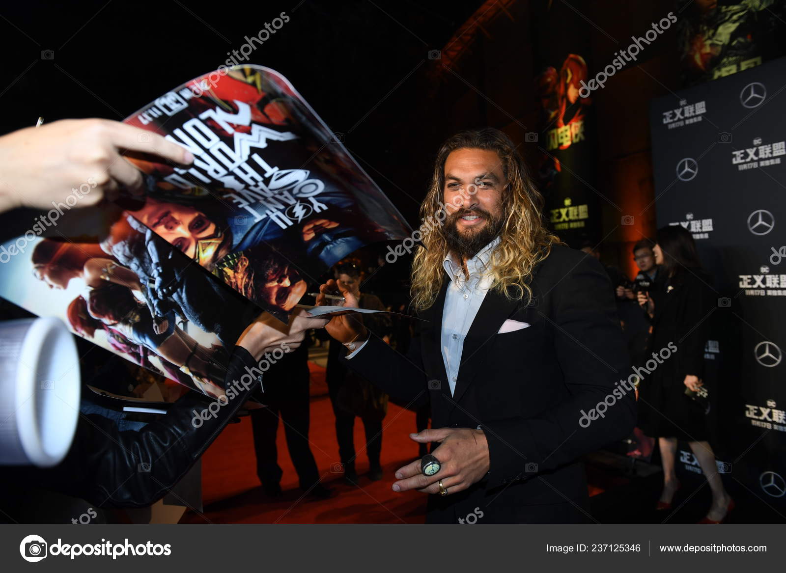 American Actor Model Jason Momoa Signs Autographs Fans Arrives Red ...