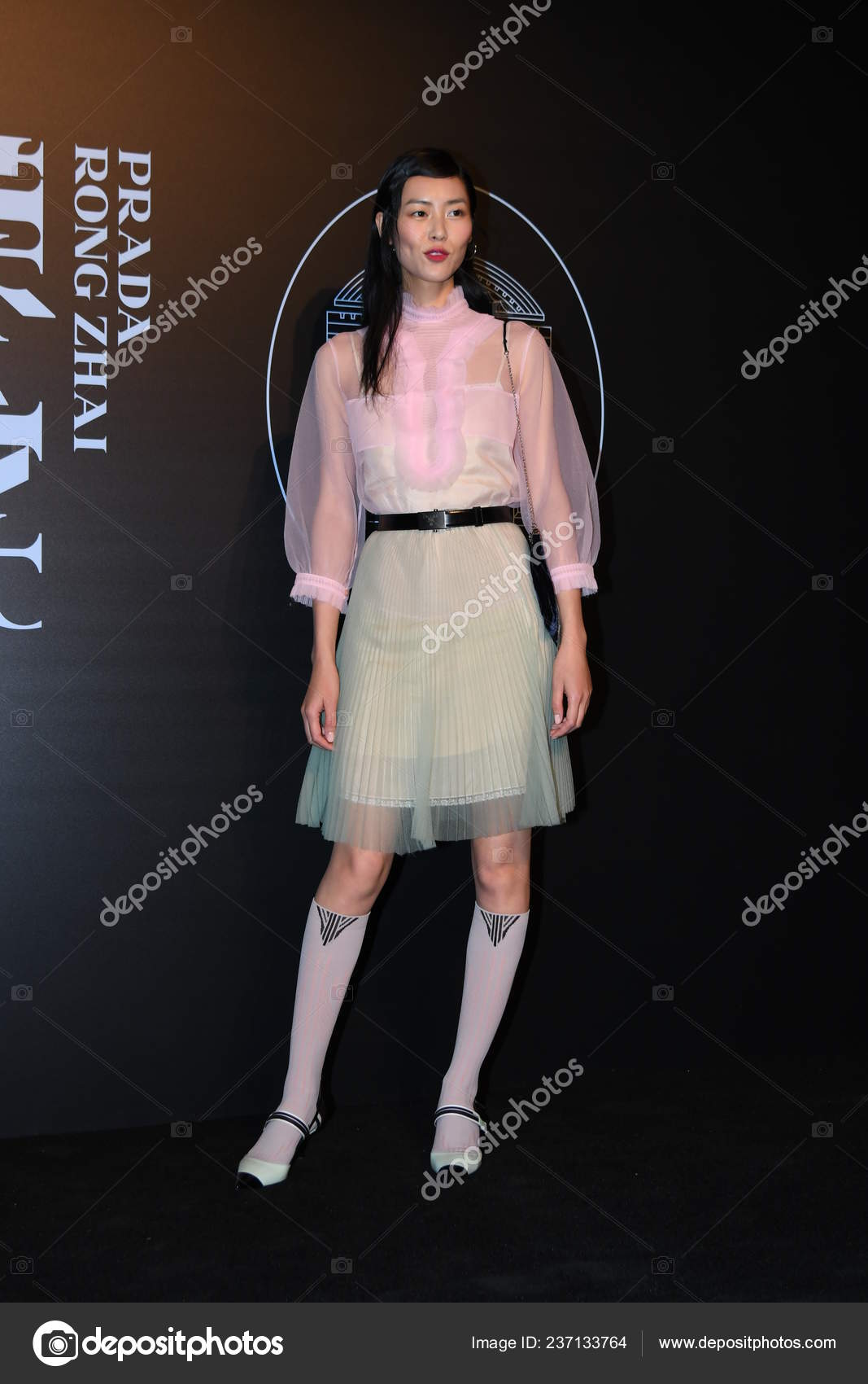 Chinese Supermodel Liu Wen Poses Unveiling Ceremony Prada Rong Zhai ...
