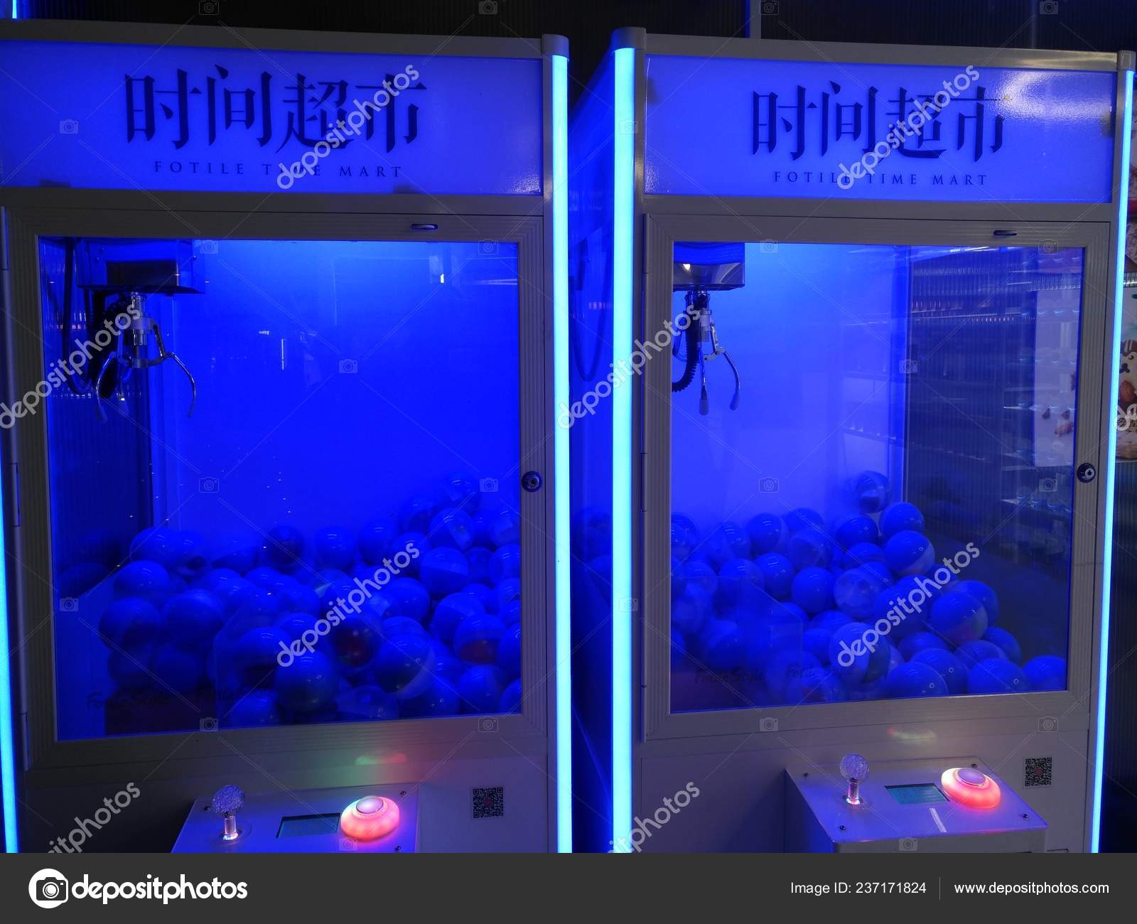 Time Capsules Display Grabbing Machines Shopping Mall Qibao Town ...