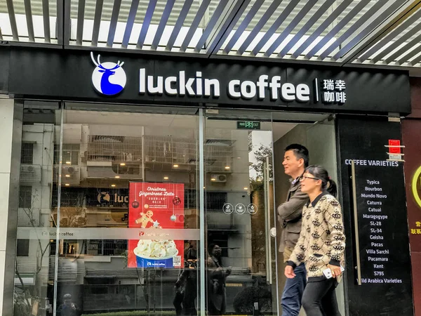 File Pedestrians Walk Store China's New Coffee Brand Luckin Coffee ...