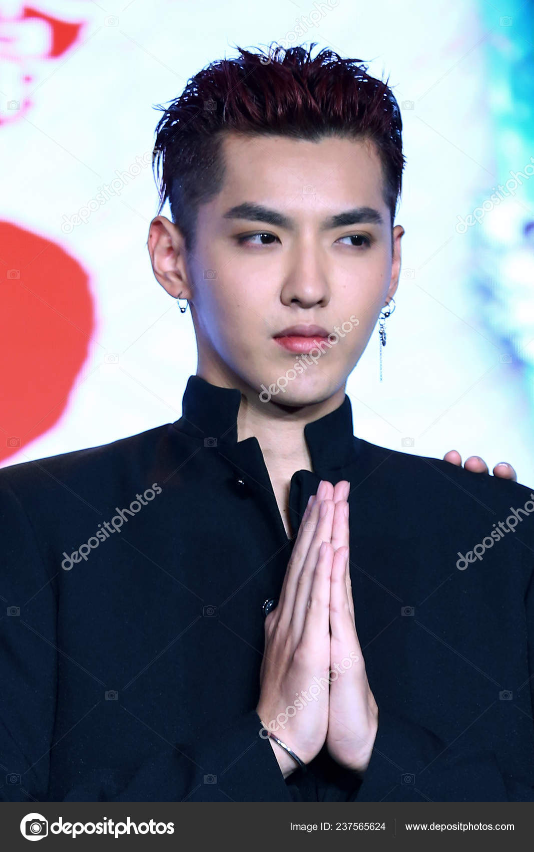 Chinese Actor Yifan Attends Press Conference His Movie Journey West ...