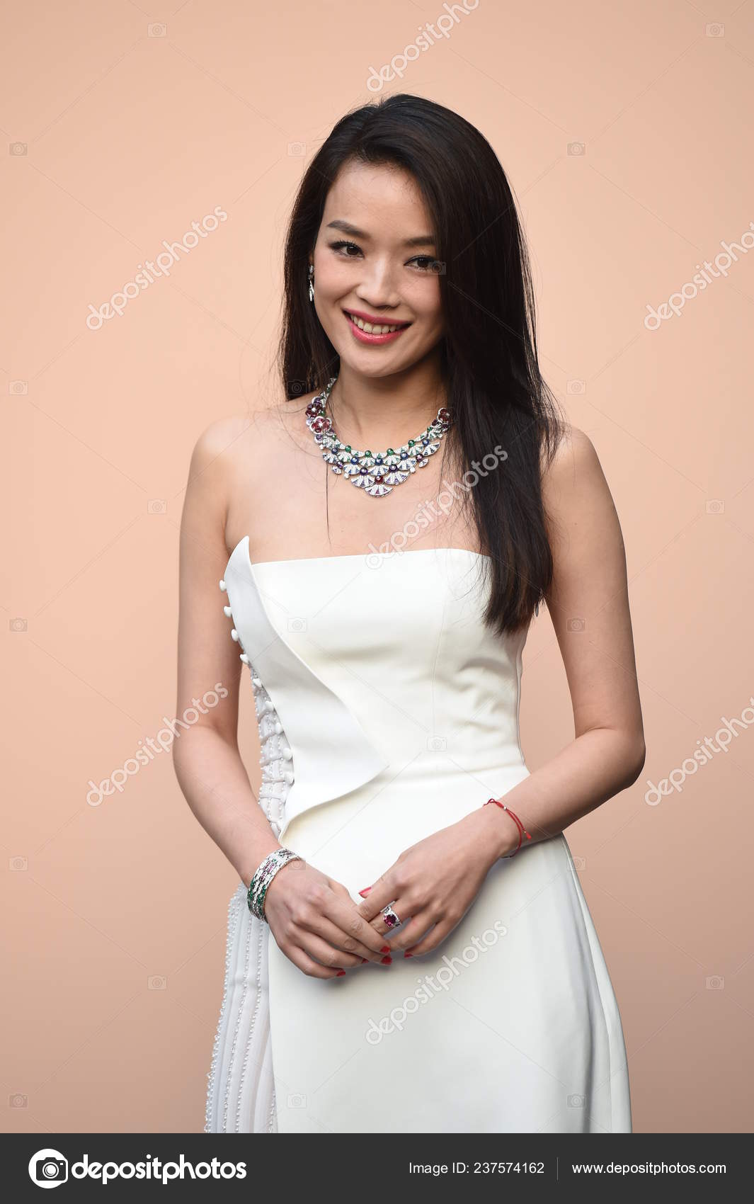 Taiwanese Actress Shu Poses She Arrives Bvlgari Jewelry Exhibition ...