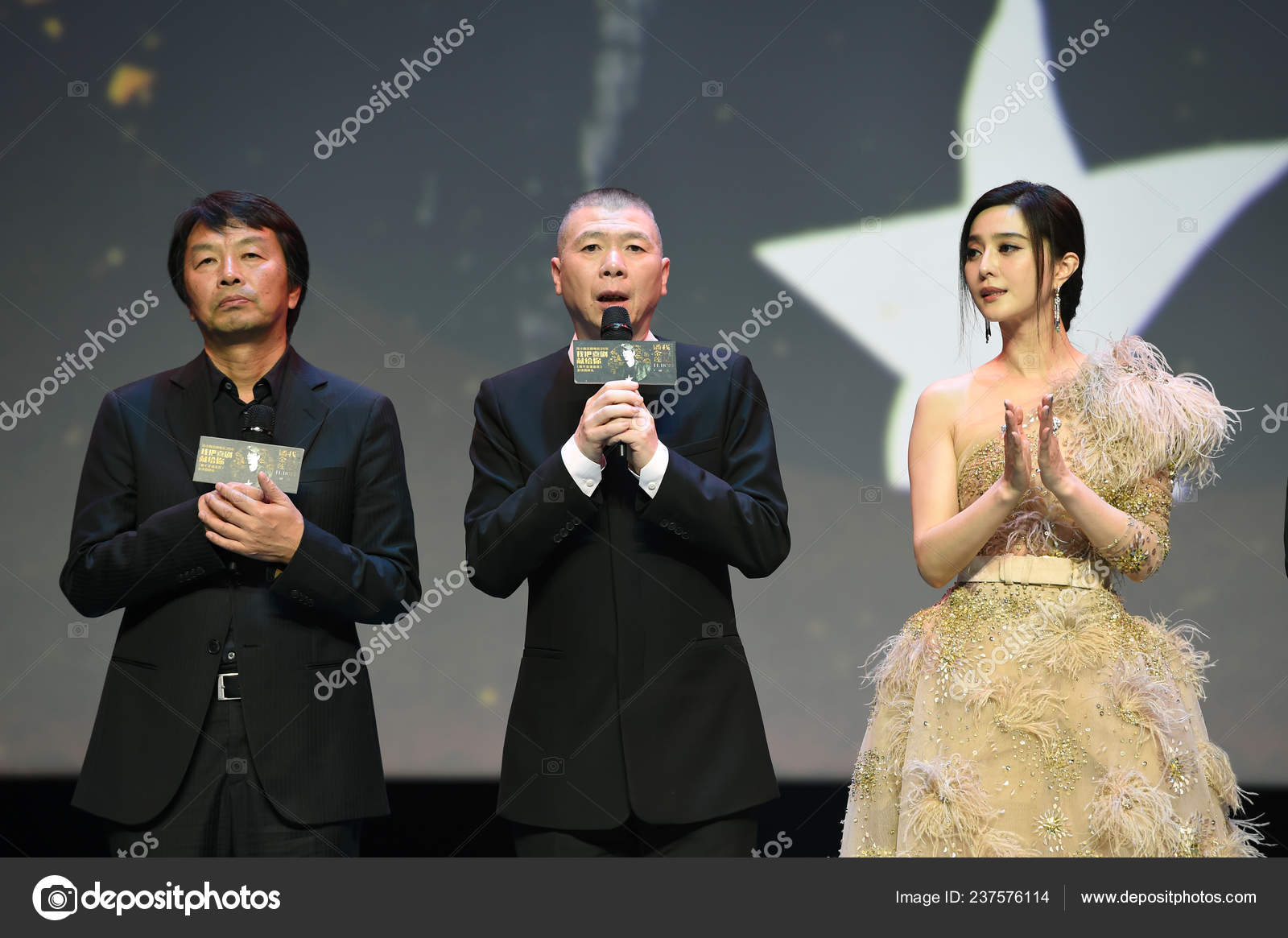 Gauche Droite Scénariste Chinois Liu Zhenyun Réalisateur Feng Xiaogang L'actrice — Photo ...