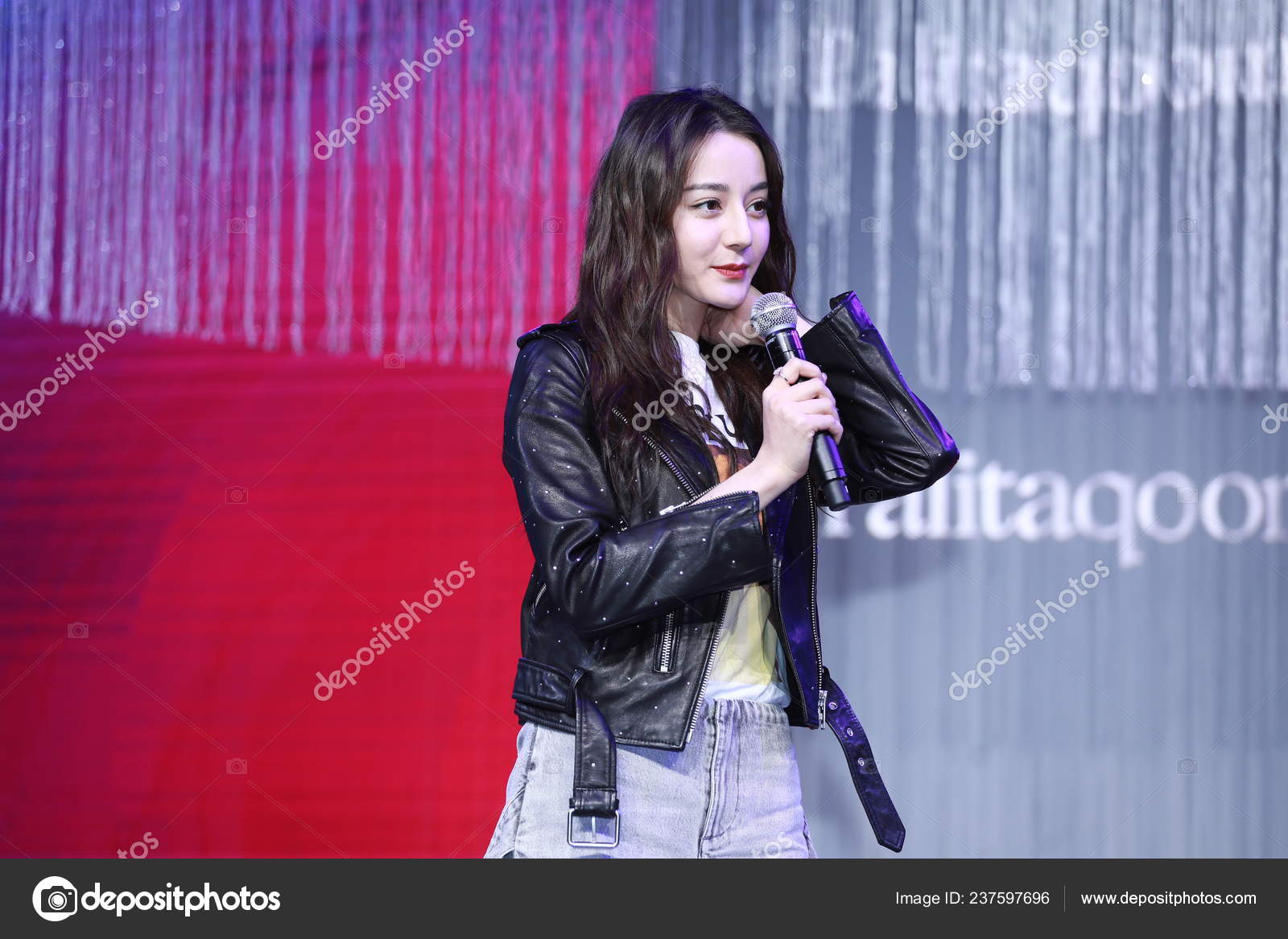 Atriz Chinesa Dilraba Dilmurat Participa Cerimônia Anos Josiny Xangai ...