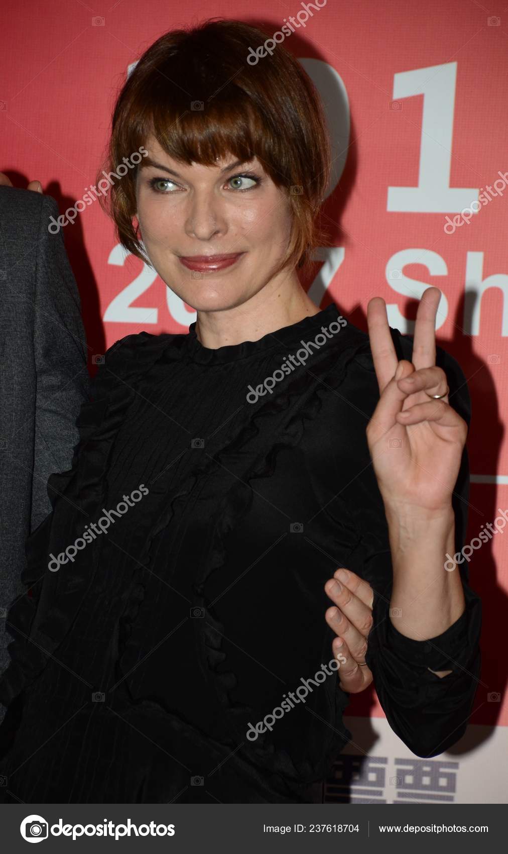 Atriz Americana Milla Jovovich Participa Uma Conferência Imprensa ...