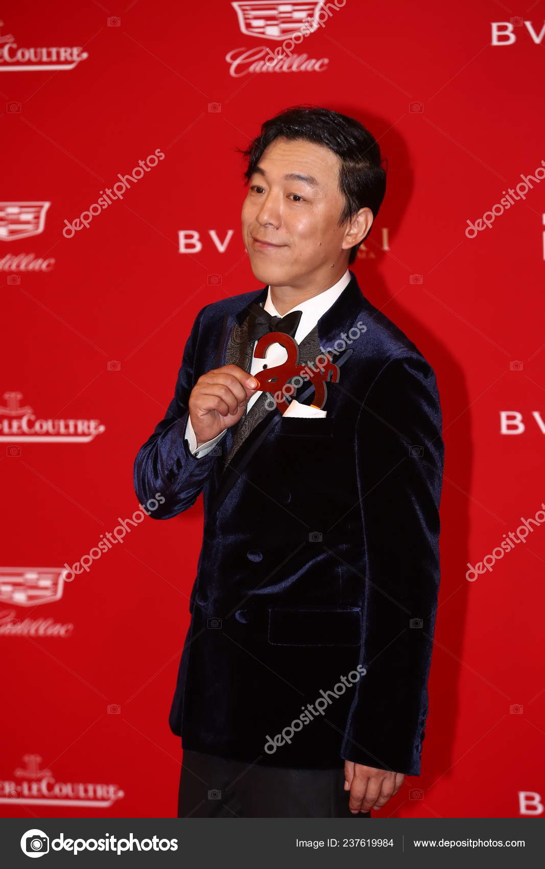 Chinese Actor Huang Arrives Red Carpet Closing Ceremony 20Th Shanghai ...