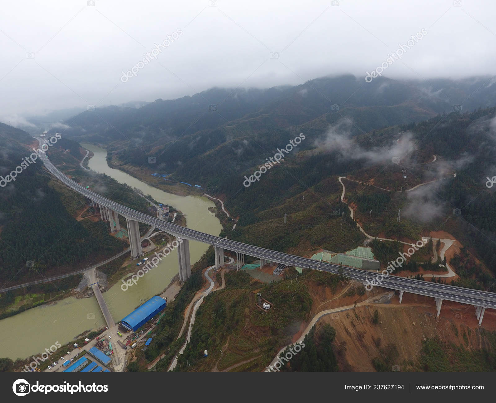 Section Libo Rongjiang Expressway Stretches Mountains Southwest China's ...