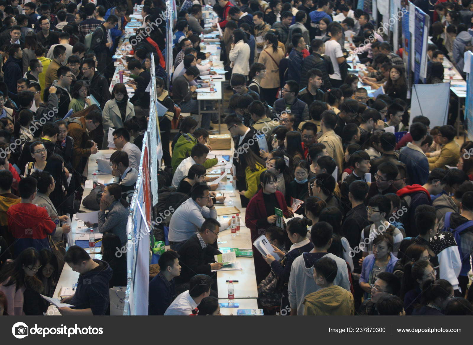 Chinese Graduates Crowd Job Fair Harbin Institute Technology Harbin ...