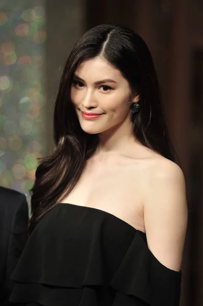 Chinese Musician Actress Ouyang Nana Her Sister Ouyang Didi Stand ...