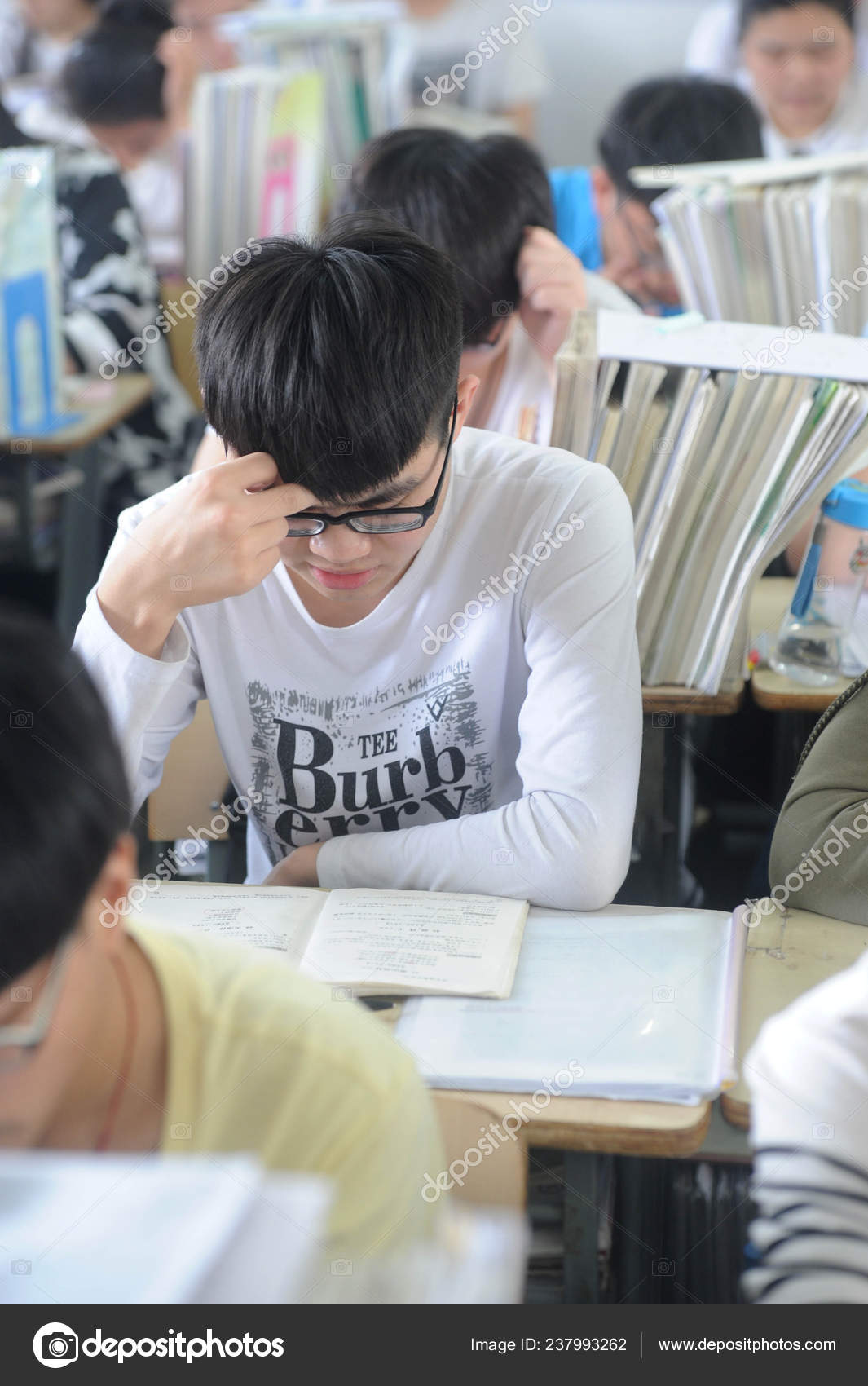 Chinese Students Review Textbooks Write Test Papers Prepare Upcoming ...