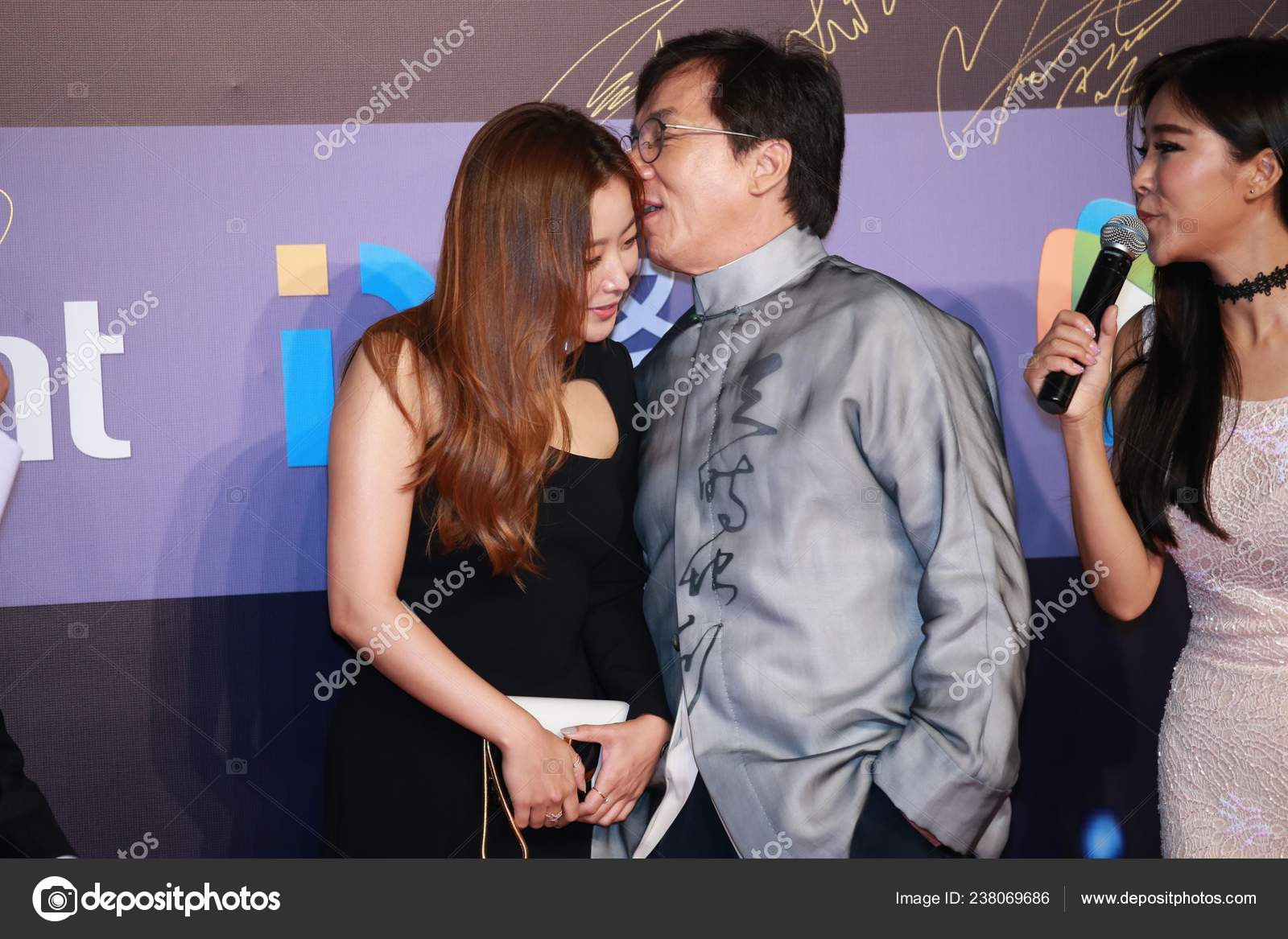 South Korean Actress Kim Hee Sun Kim Hee Seon Left —— 库存社论照片 © ChinaImages #238069686