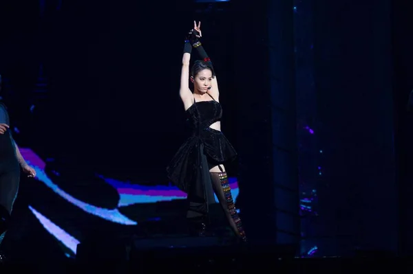 Taiwanese Singer Jolin Tsai Right Chinese Singer Yuchun Perform Jolin's ...