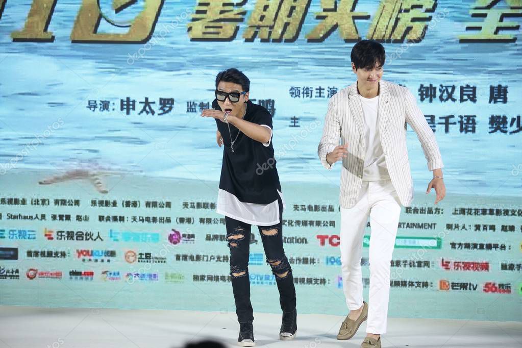 El cantante Chen Yufan de la banda china Yuquan, izquierda, y el actor surcoreano Lee Min-ho ...