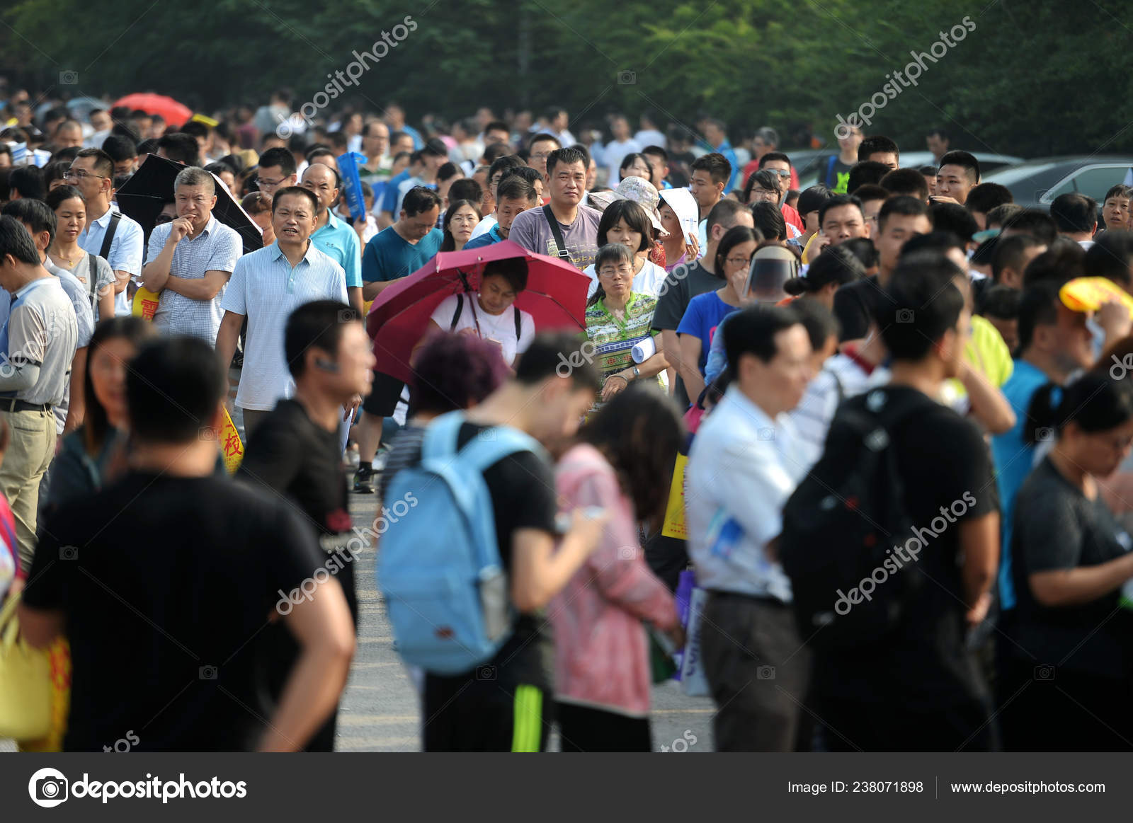 Students Parents Queue Attend College University Aspiration ...
