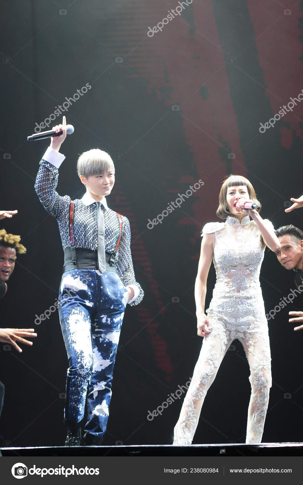 Taiwanese Singer Jolin Tsai Right Chinese Singer Yuchun Perform Jolin's ...