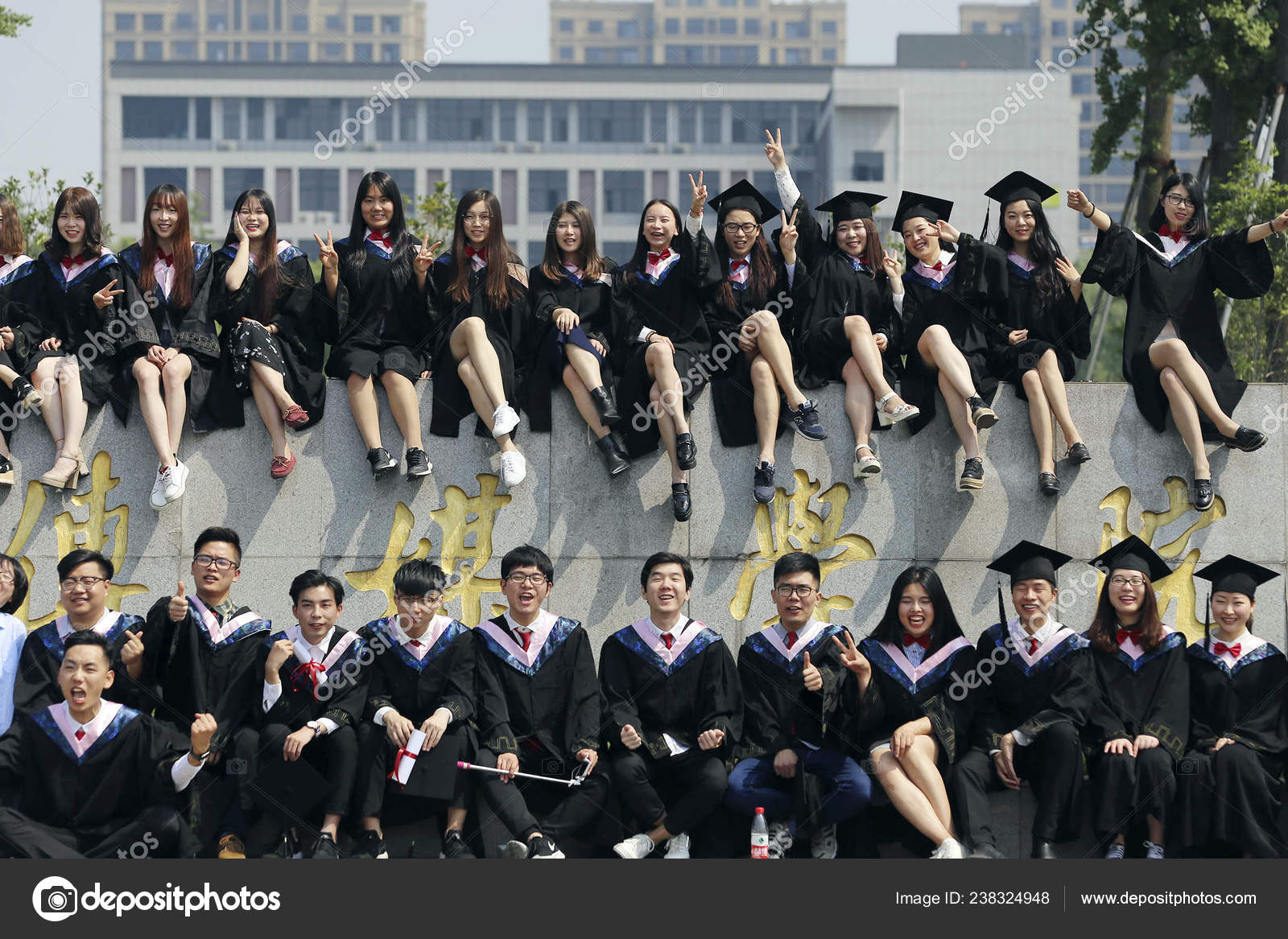 Chinese Graduates Dressed Academic Gowns Pose Graduation Photo Shoot ...