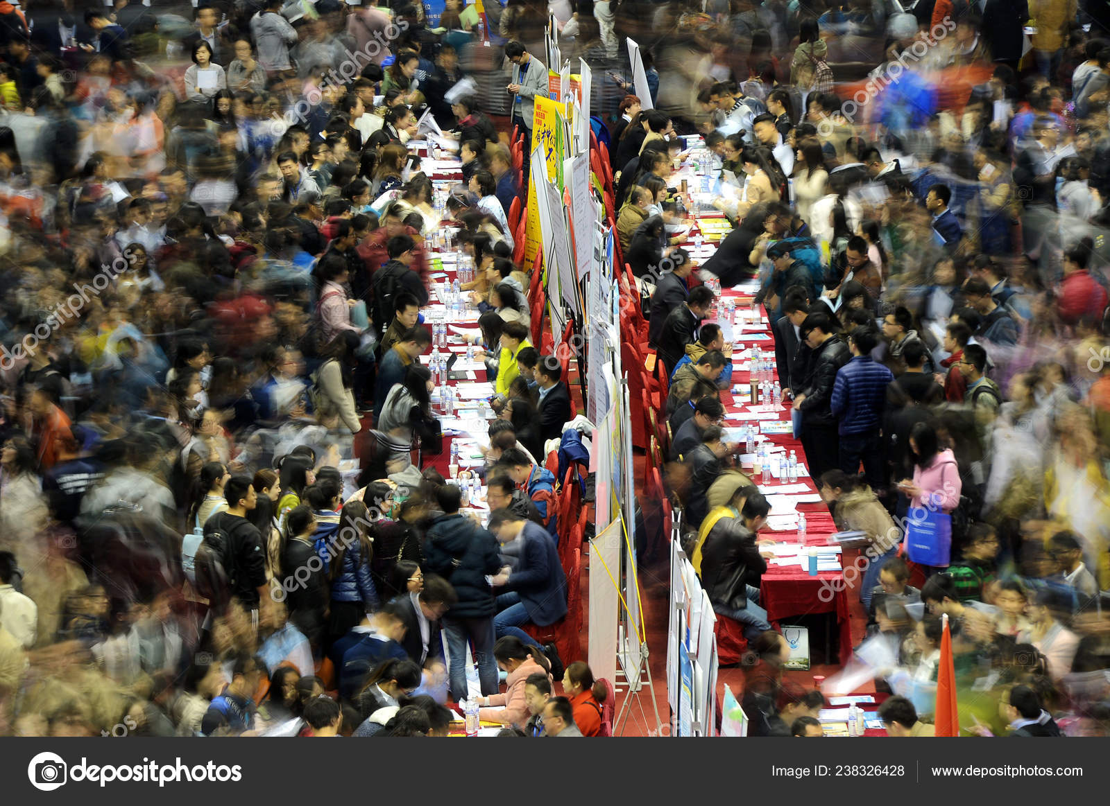 File Chinese Graduates Crowd Booths Job Fair Shandong University Jinan ...