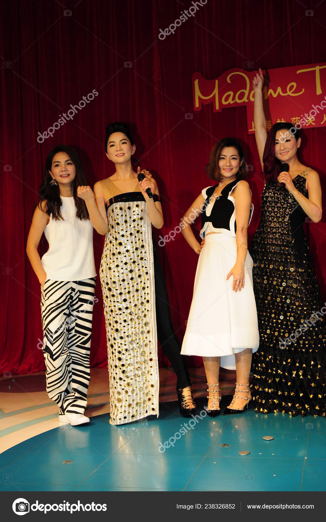 Ella Chen Chia Hwa Left Selina Jen Chia Hsuan Second — Stock Editorial Photo © ChinaImages ...