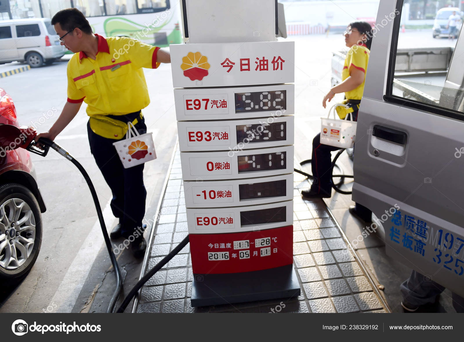Chinese Worker Refuels Car Gas Station Petrochina Subsidiary Cnpc China ...