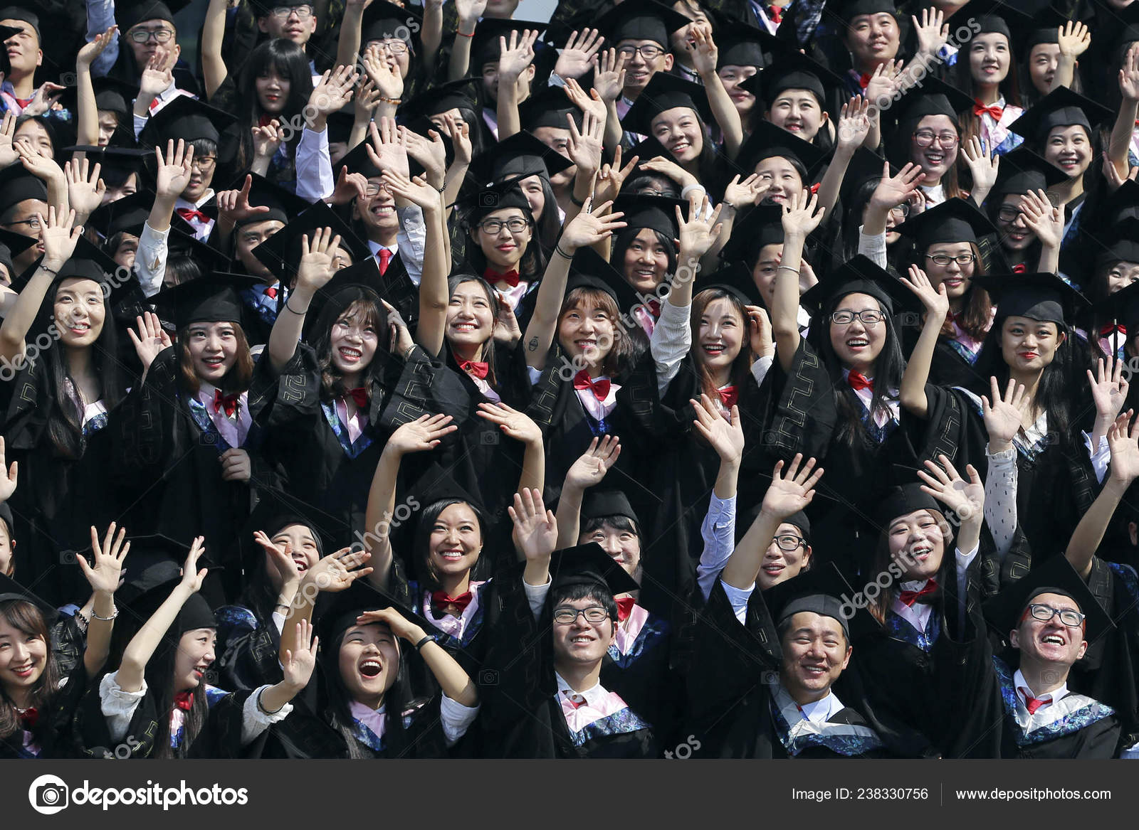 Chinese Graduates Dressed Academic Gowns Wave Graduation Photo Shoot ...