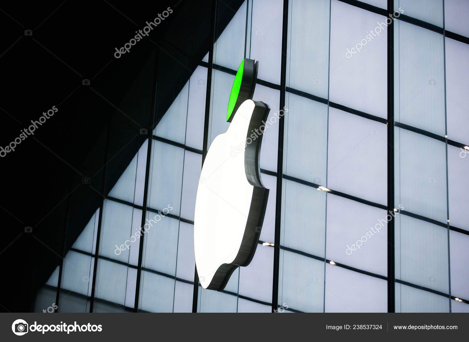 Leaf Logo Apple Inc Apple Store Illuminated Green Mark World – Stock ...