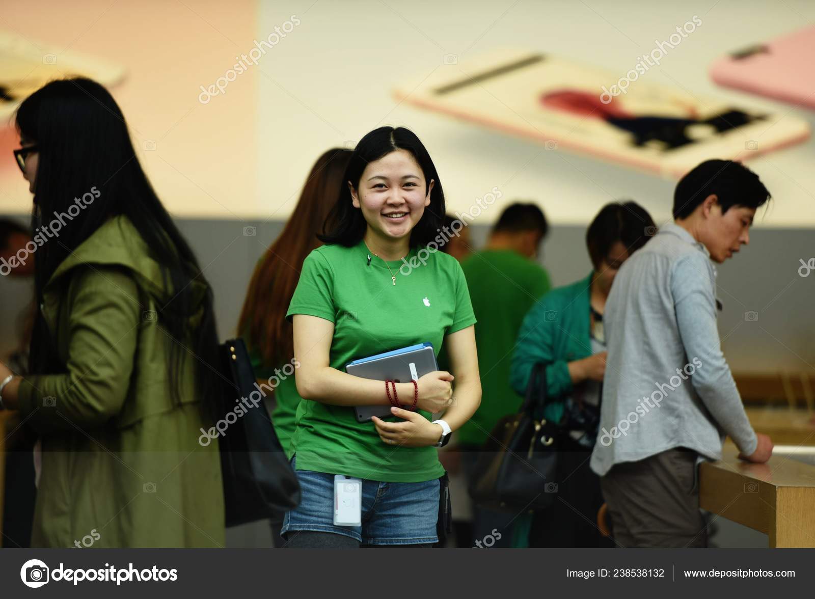 Chinese Employees Wearing Green Tee Shirts Mark World Earth Day — Stock ...