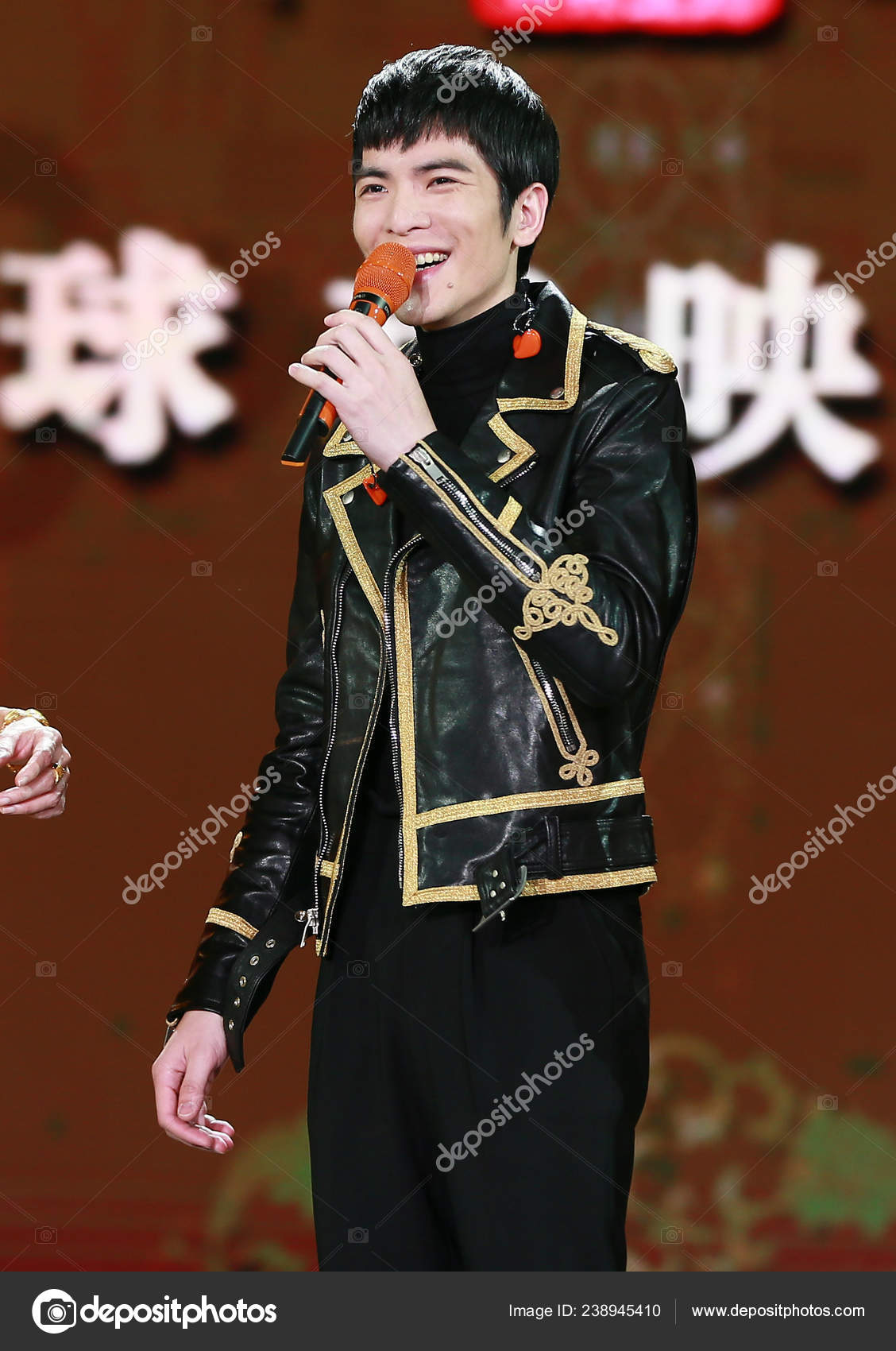 Taiwanese Singer Jam Hsiao Performs Premiere Movie Crouching Tiger ...